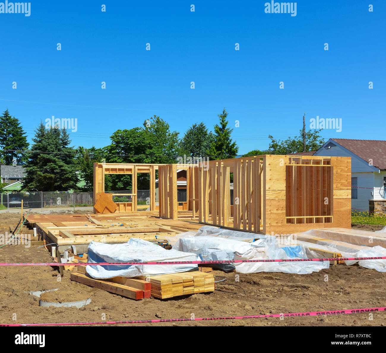 Construction building timber frame home hi-res stock photography and ...