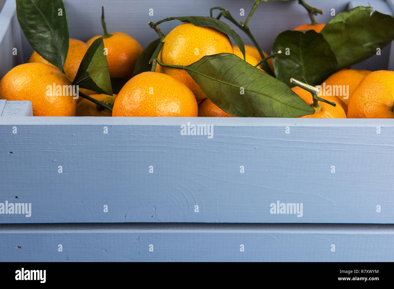 Fresh tangerines in box hi-res stock photography and images - Alamy