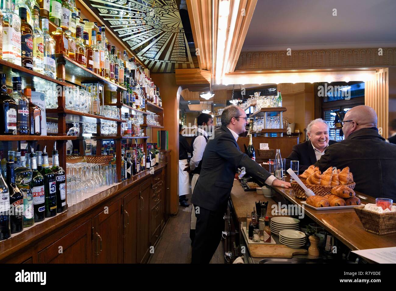 Le select paris hi-res stock photography and images - Alamy