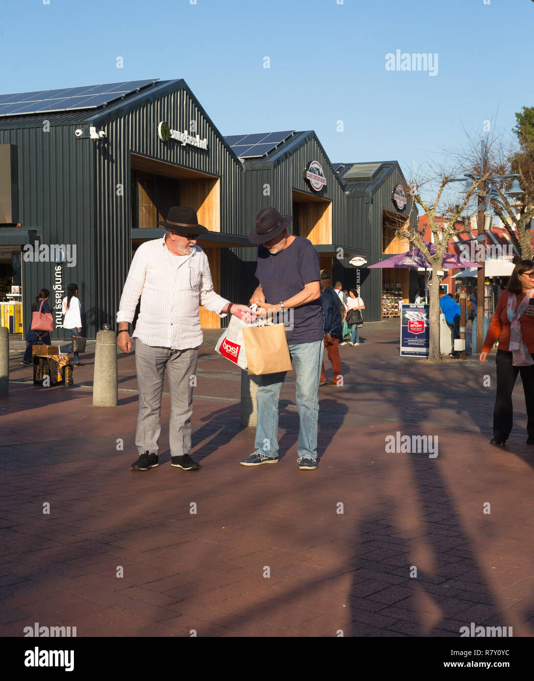 Helping senior carry bags hi-res stock photography and images - Alamy