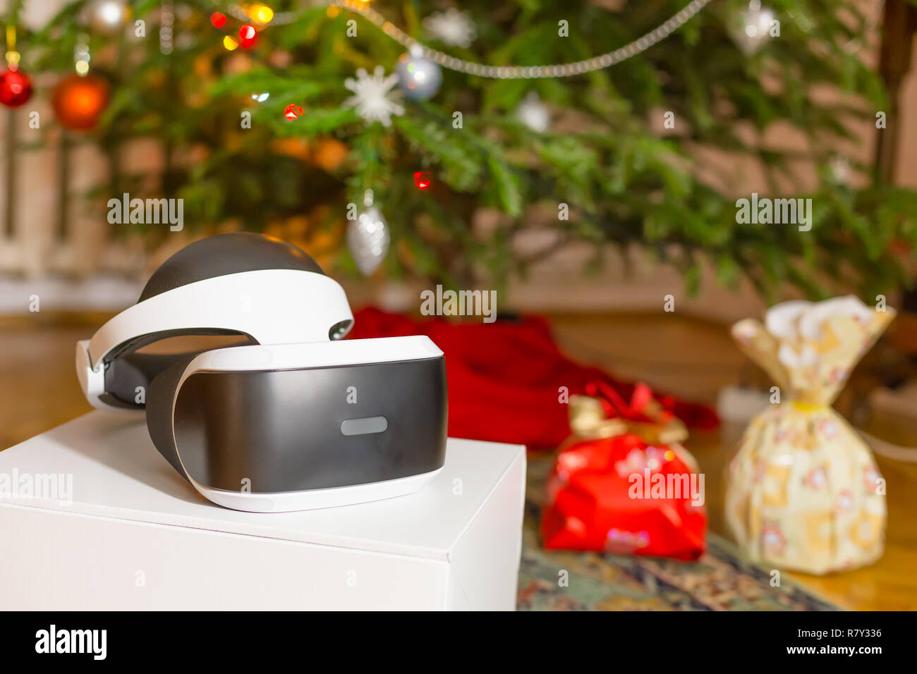 Oculus vr headset hi-res stock photography and images - Alamy
