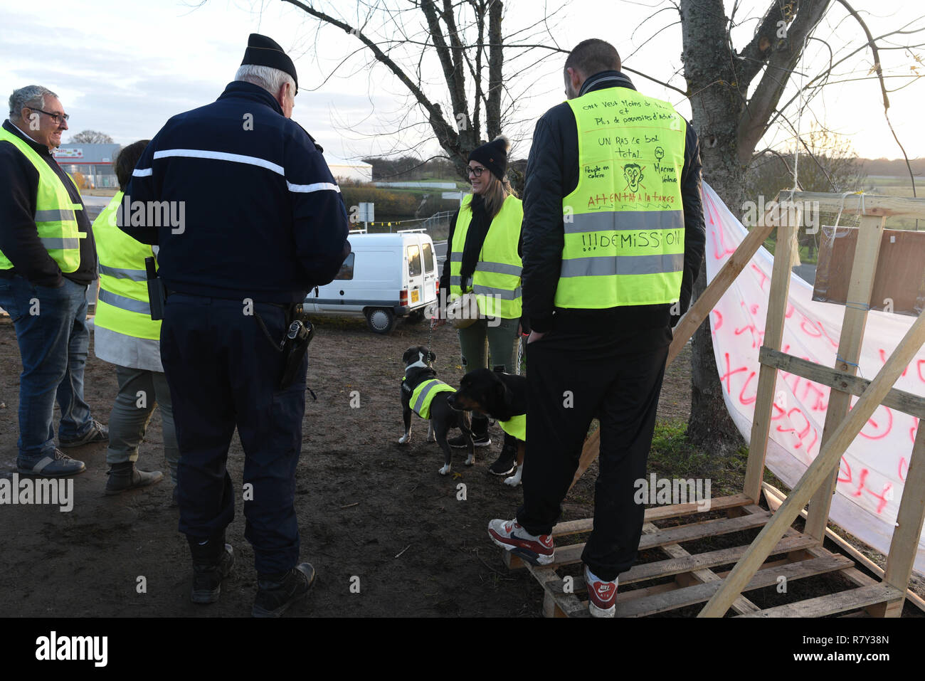 Fraternisation hi-res stock photography and images - Alamy