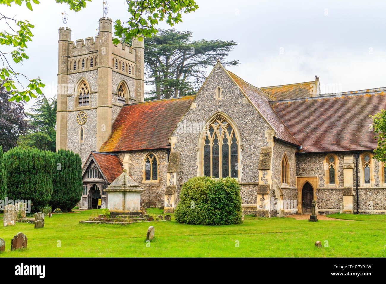 14th century parish church hi-res stock photography and images - Alamy