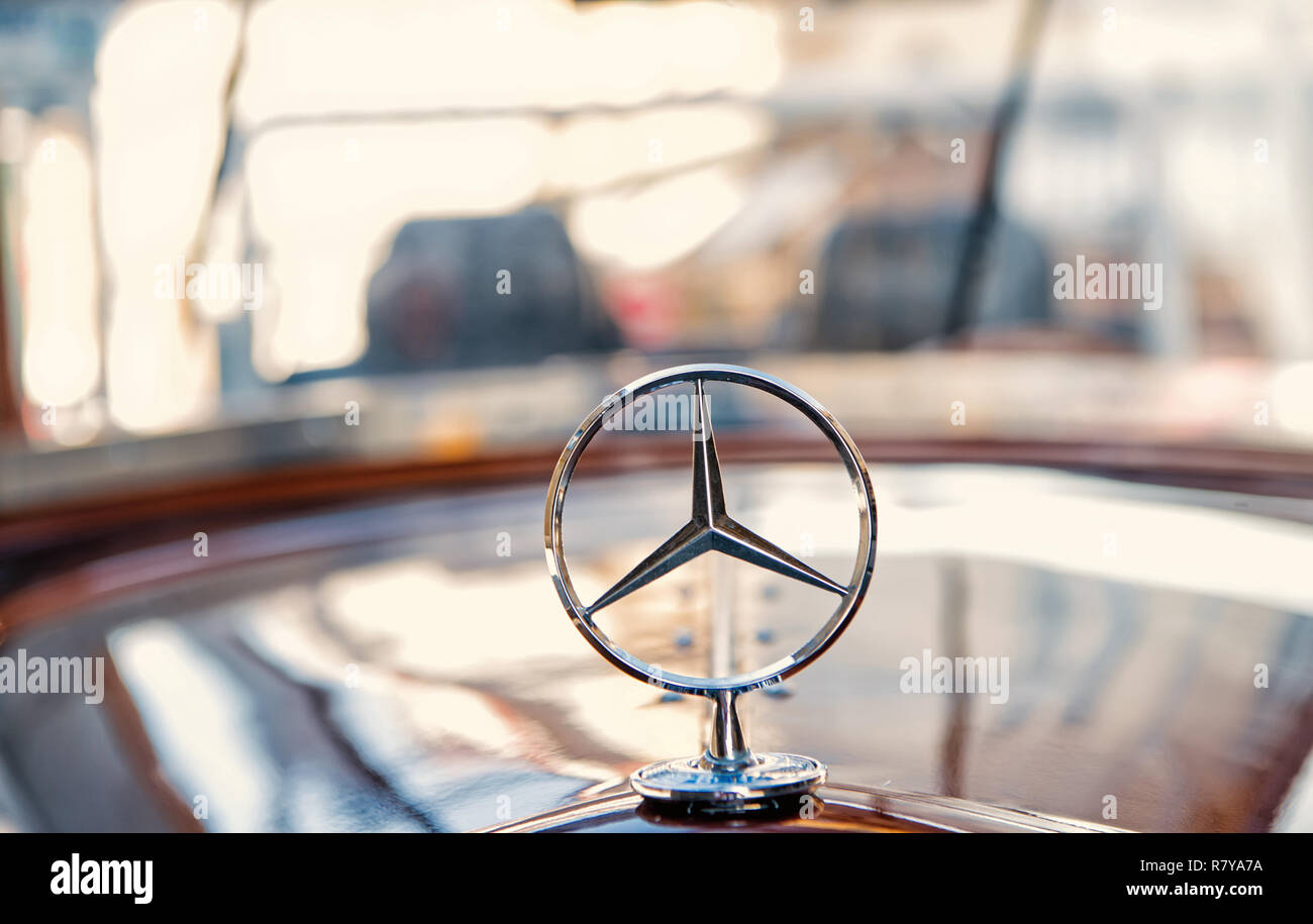 Mercedes benz logo 1926 hi-res stock photography and images - Alamy