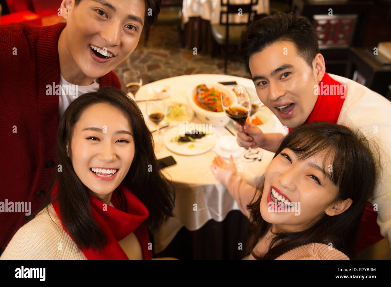Group people in 20s at dinner table hi-res stock photography and images ...