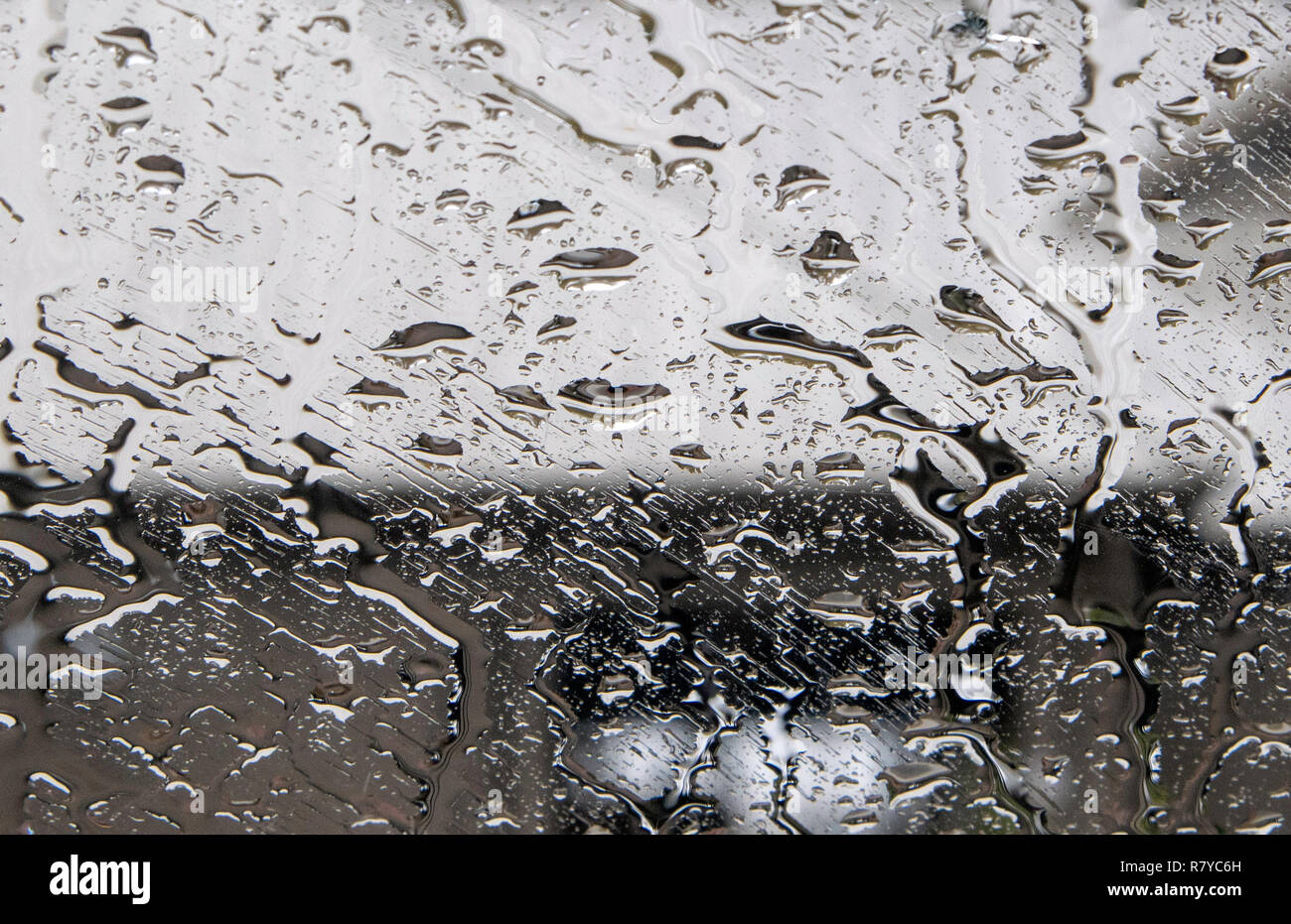 Water rivulets on glass hi-res stock photography and images - Alamy