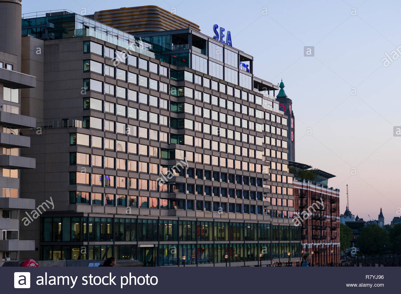 Sea Containers South Bank Stock Photos & Sea Containers South Bank ...