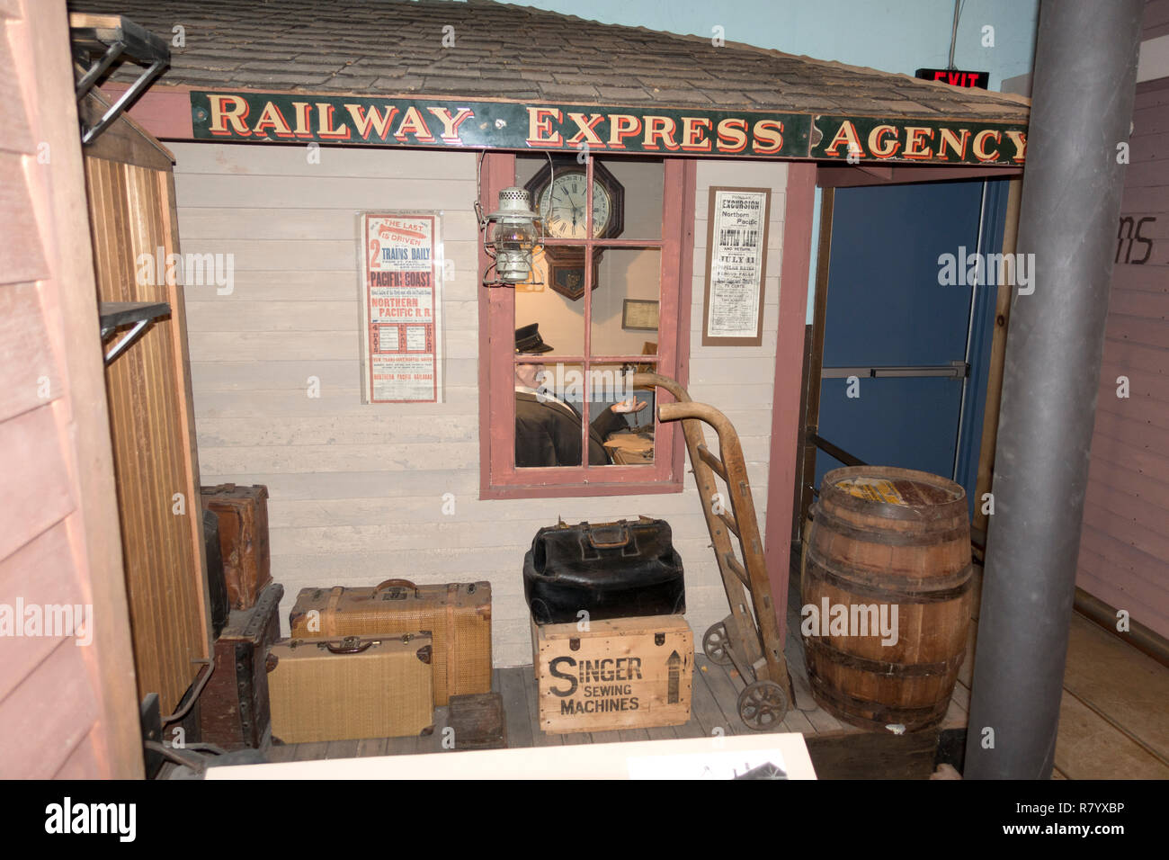 Railway express agency hi-res stock photography and images - Alamy