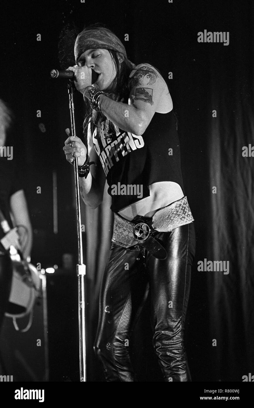 Guns and roses 1987 hi-res stock photography and images - Alamy
