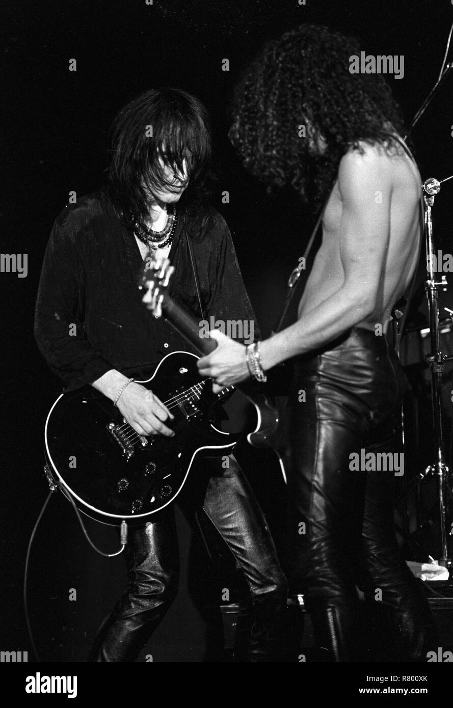 Guns and roses 1987 hi-res stock photography and images - Alamy