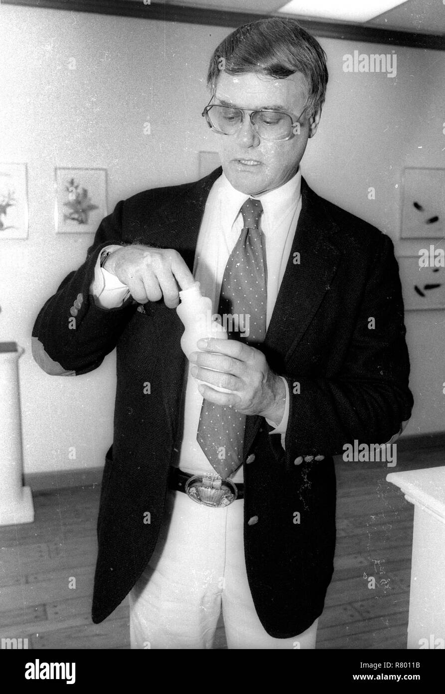 Larry hagman 1982 hi-res stock photography and images - Alamy