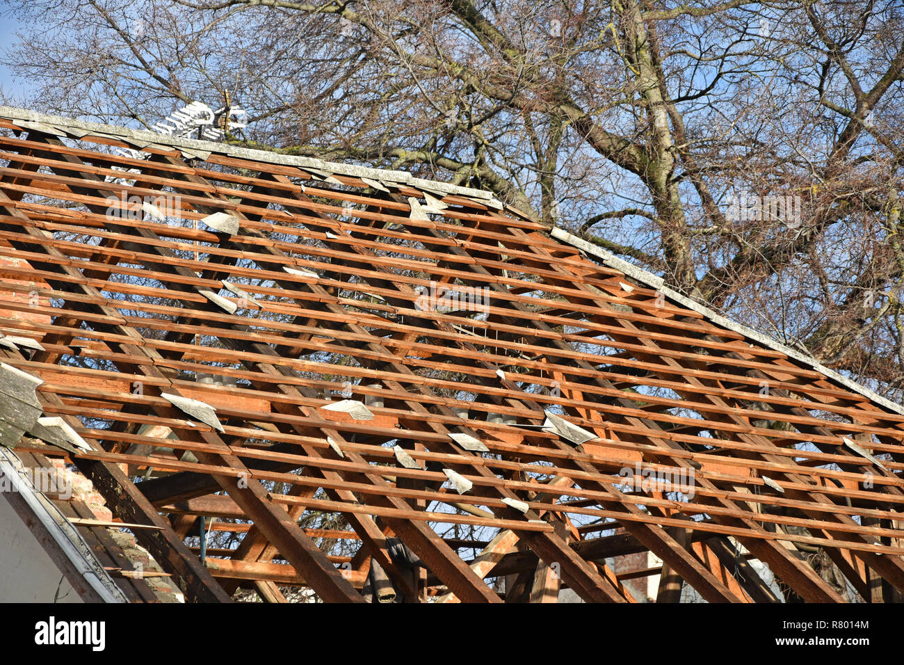 Roof of an old building under demolition Stock Photo - Alamy