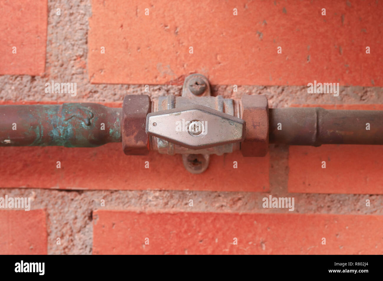 Yellow gas pipe line valves hi-res stock photography and images - Alamy
