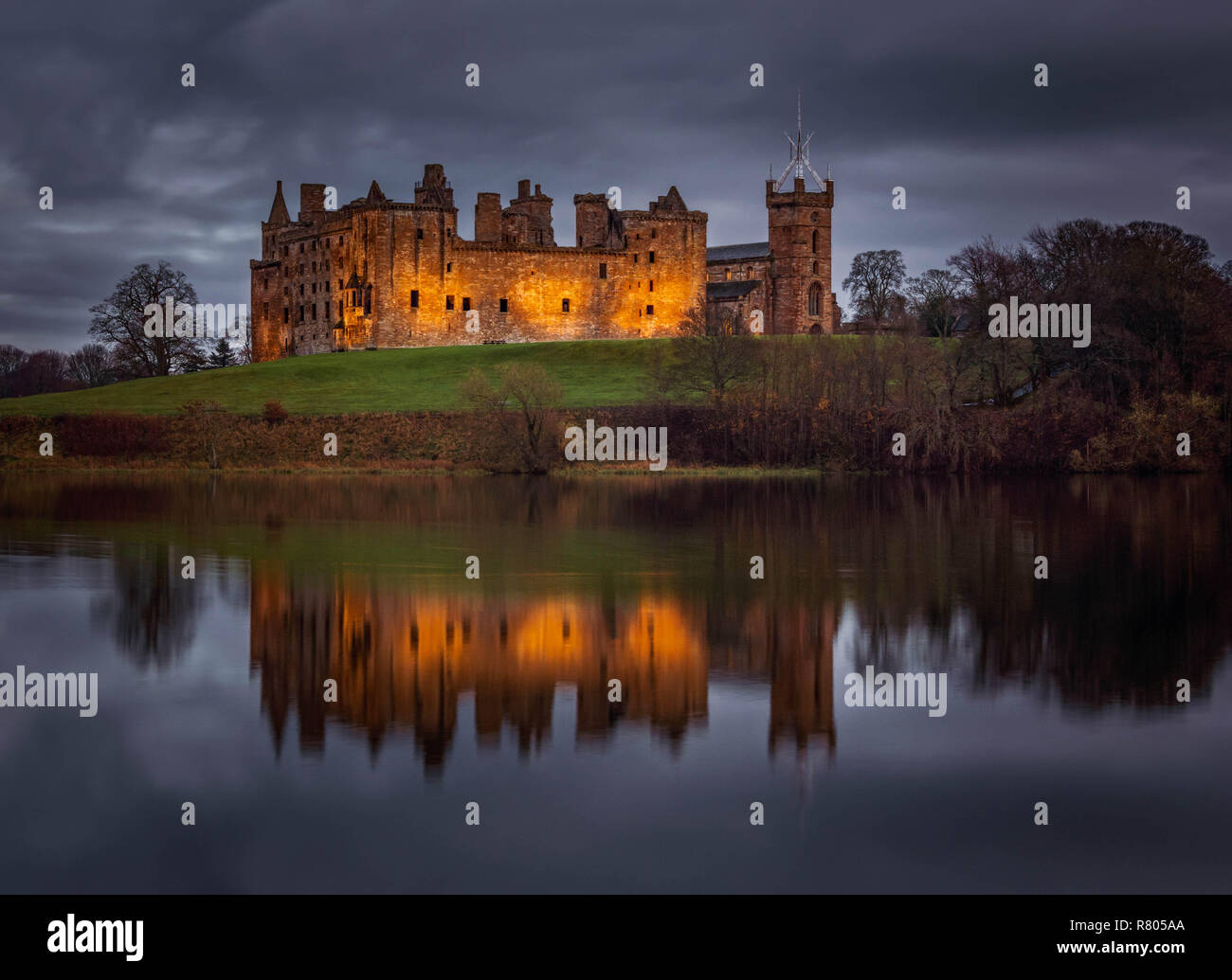 Linlithgow palace hi-res stock photography and images - Alamy