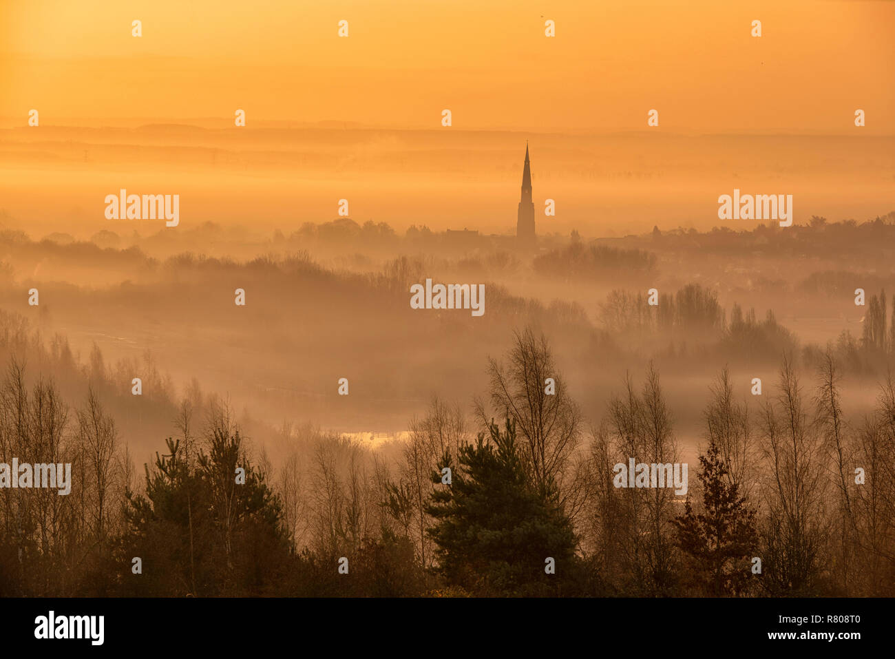 Misty Sunrise Morning over the Gedling Valley from Gedling Country Park ...