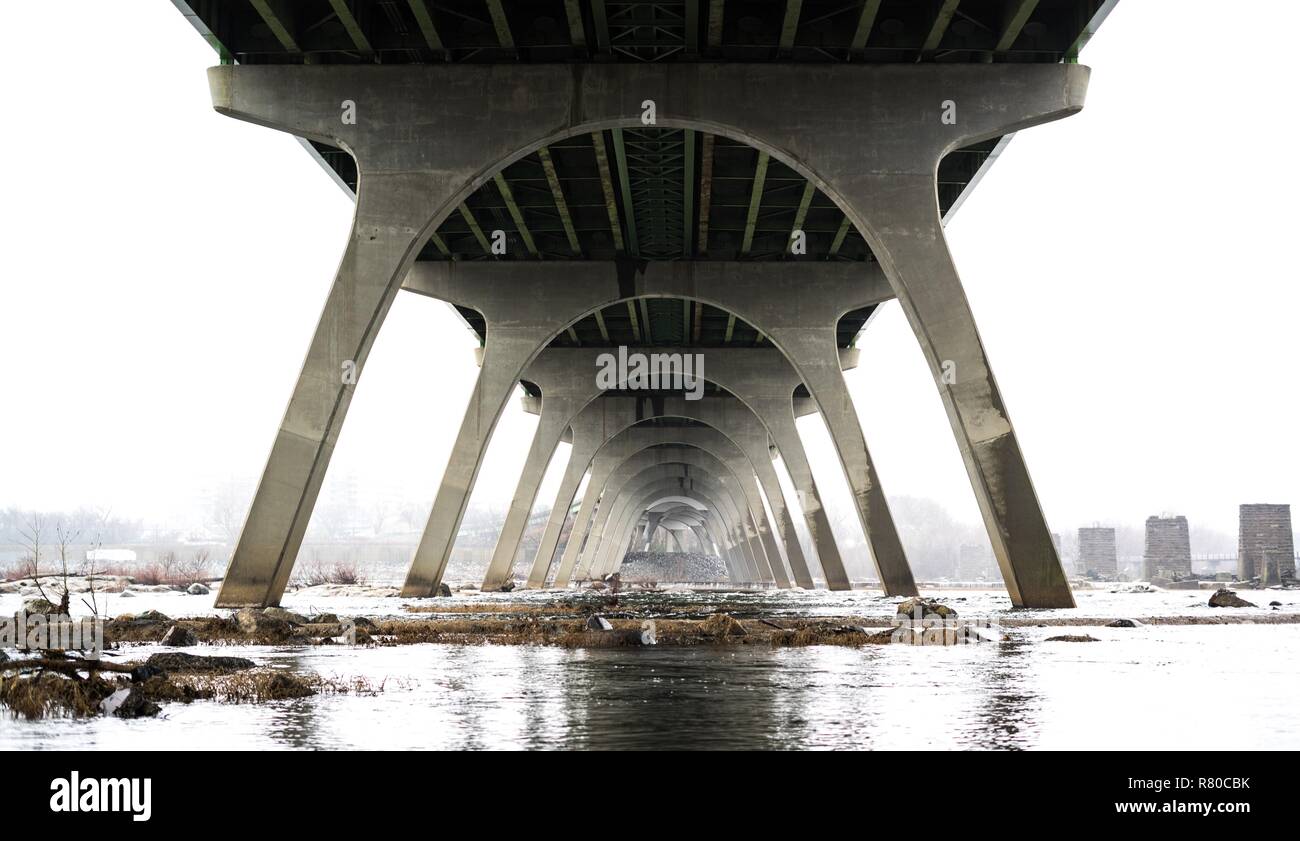 Fog under the 9th Street Bridge in Richmond, Virginia Stock Photo - Alamy