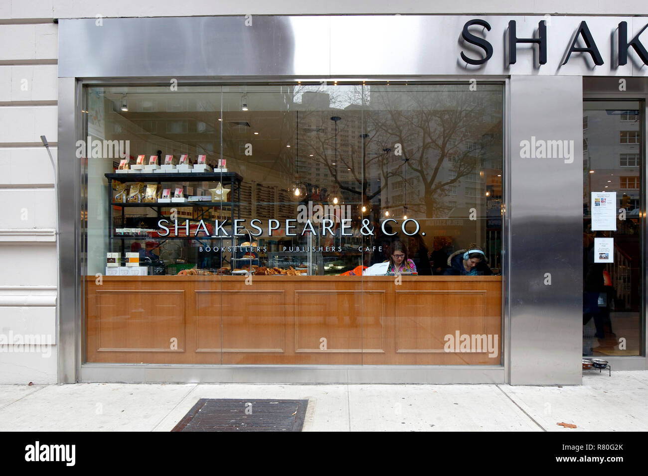 Shakespeare & Co, 2020 Broadway, New York, NY. exterior of a bookstore ...