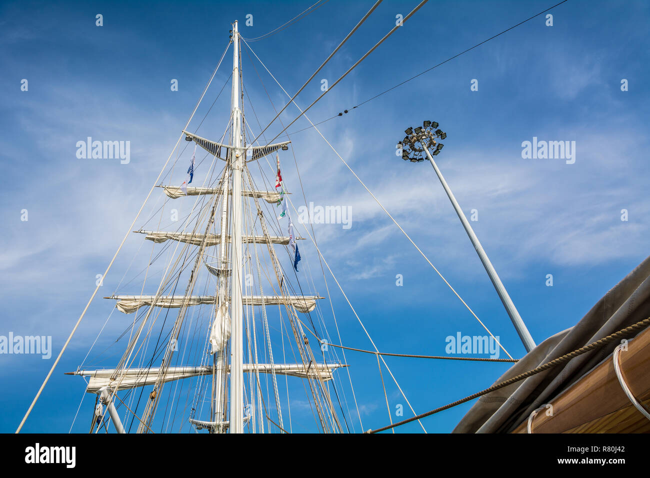 Brigantine rigging hi-res stock photography and images - Alamy
