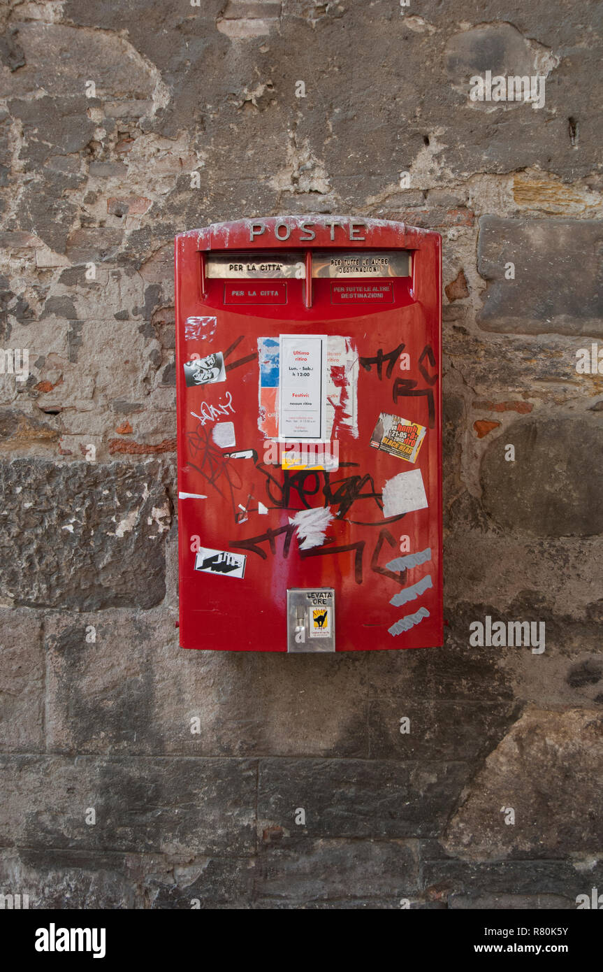Red drop box hi-res stock photography and images - Alamy