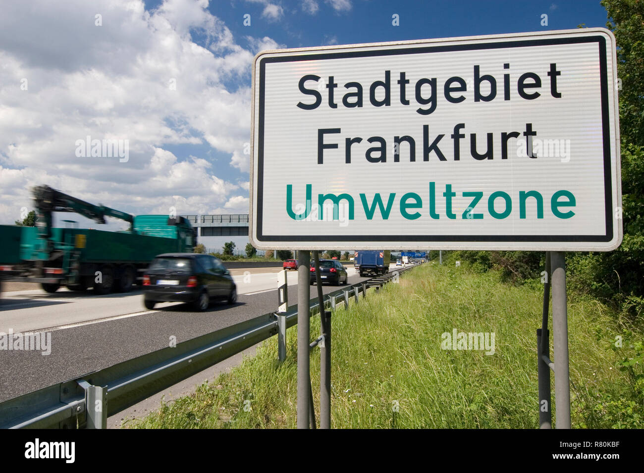 Sign marking a low emission zone near the city farnkfurt hi-res stock ...