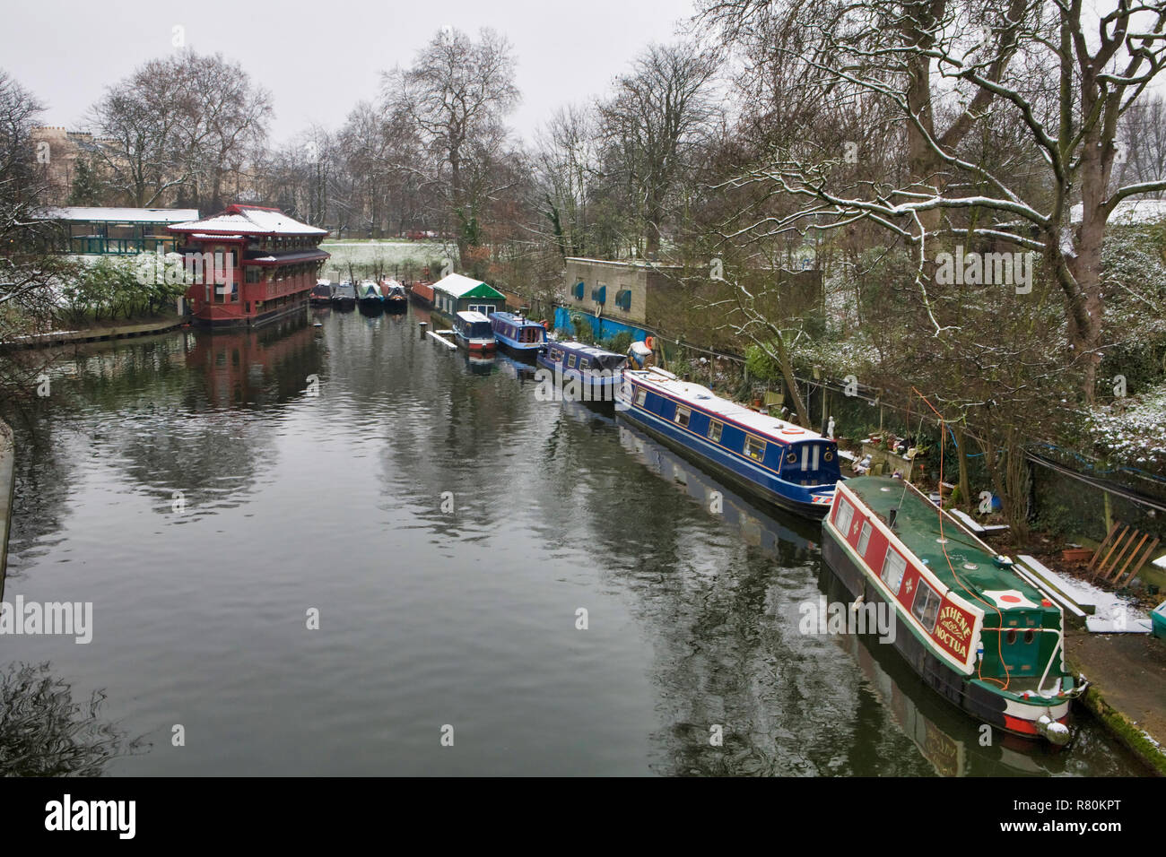 The floating Feng Shang Princess Restaurant in Regent's Canal, London ...