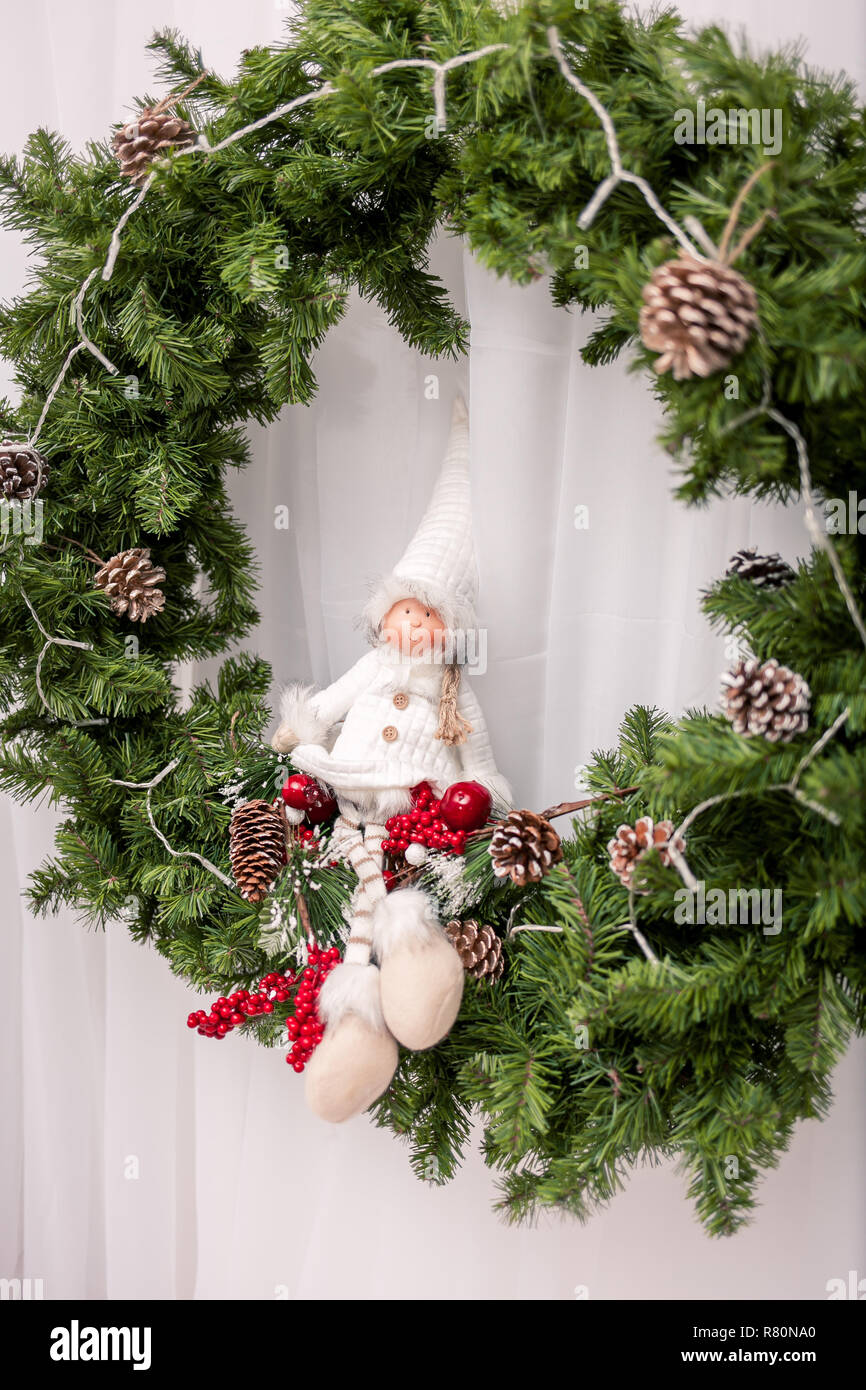 Christmas wreath silver stars hi-res stock photography and images - Alamy
