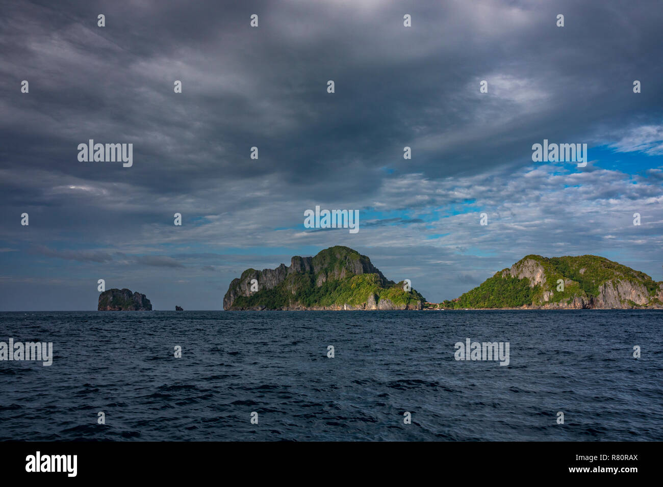 Cauayan island in archipelago of Bacuit in Philippines Stock Photo - Alamy