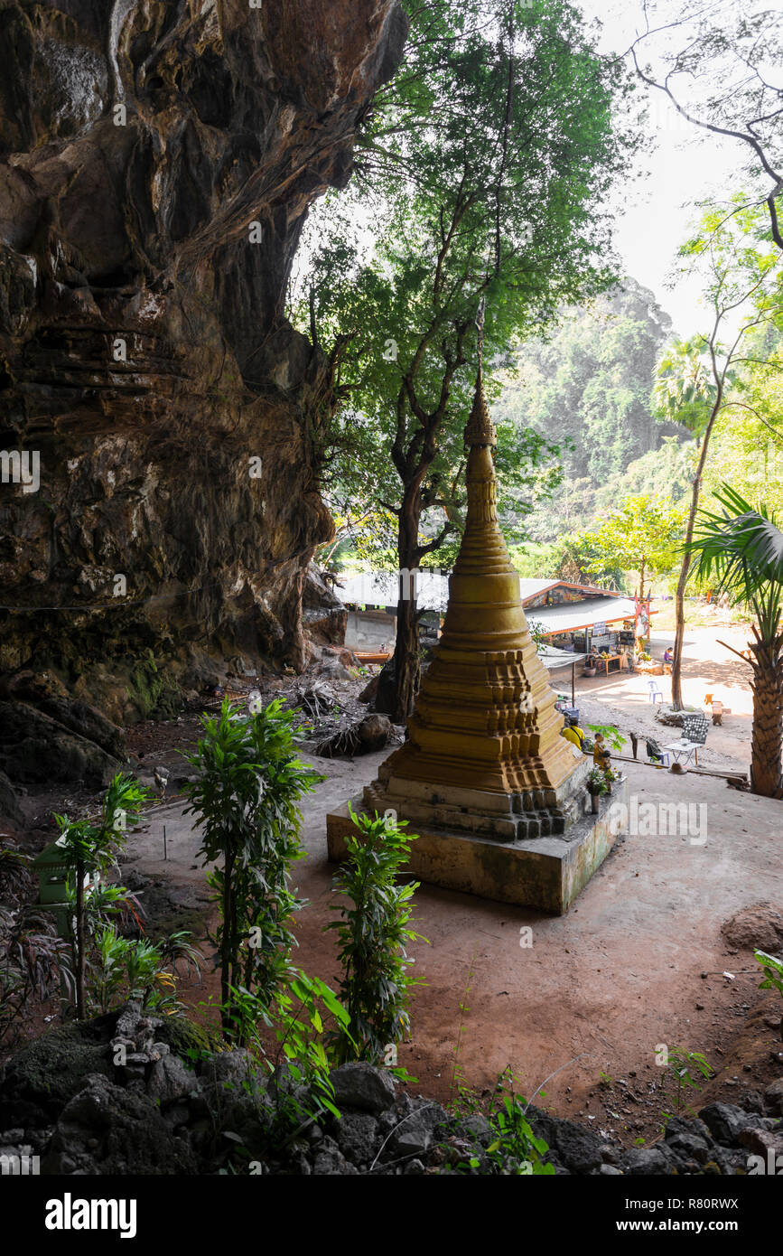 HPA-AN, MYANMAR - 19 NOVEMBER, 2018: Vertical picture of the exterior ...