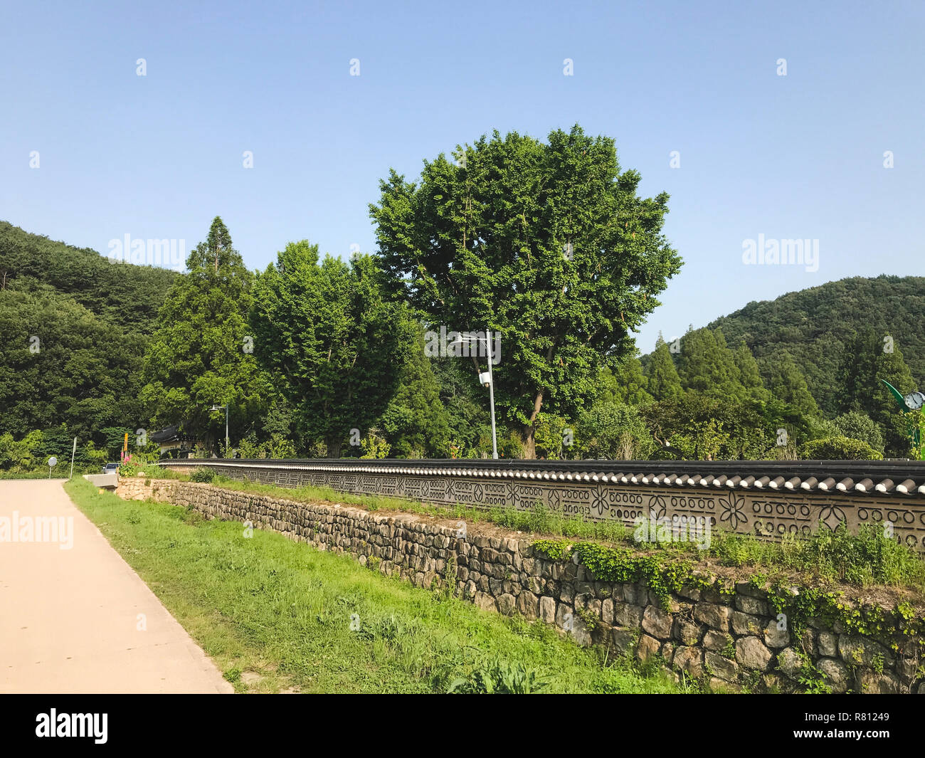 Asian traditional stone fence, South Korea Stock Photo - Alamy