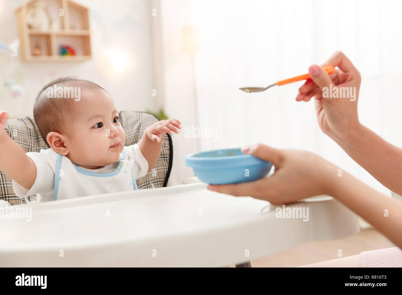 Mother to feed the baby Stock Photo - Alamy