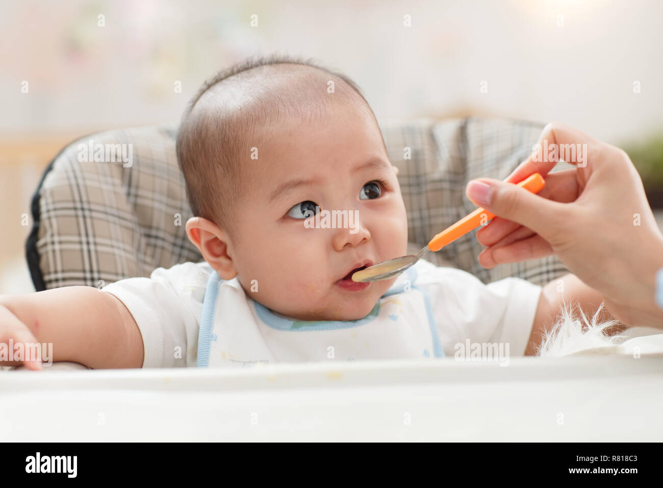 Mother to feed the baby Stock Photo - Alamy