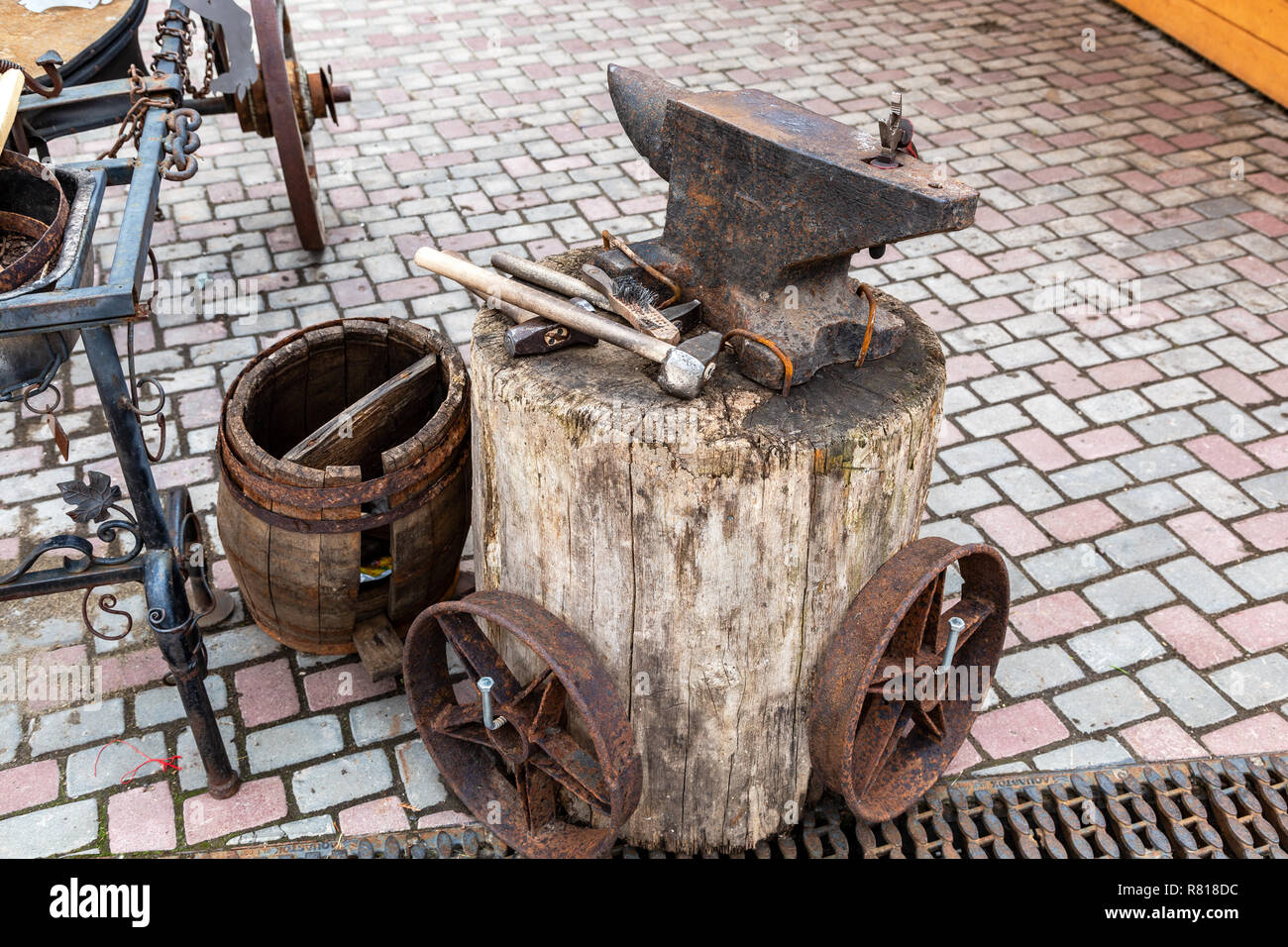 Rusty sledgehammer hi-res stock photography and images - Alamy
