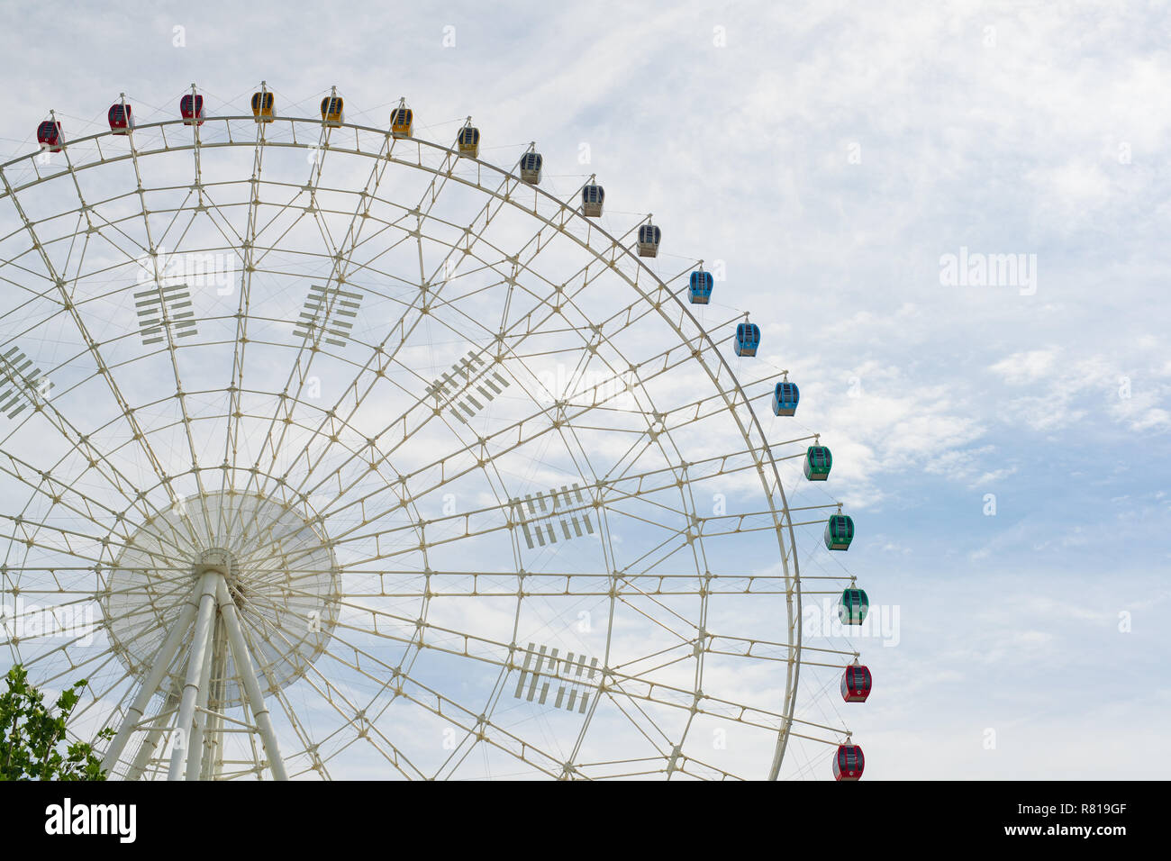 Must be this tall to ride sign hi-res stock photography and images - Alamy