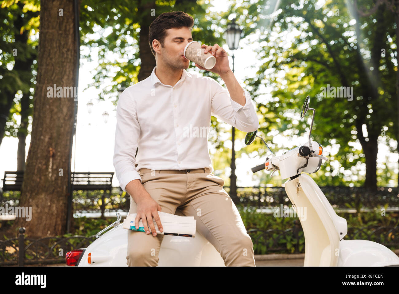 Commuter reading newspaper hi-res stock photography and images - Alamy