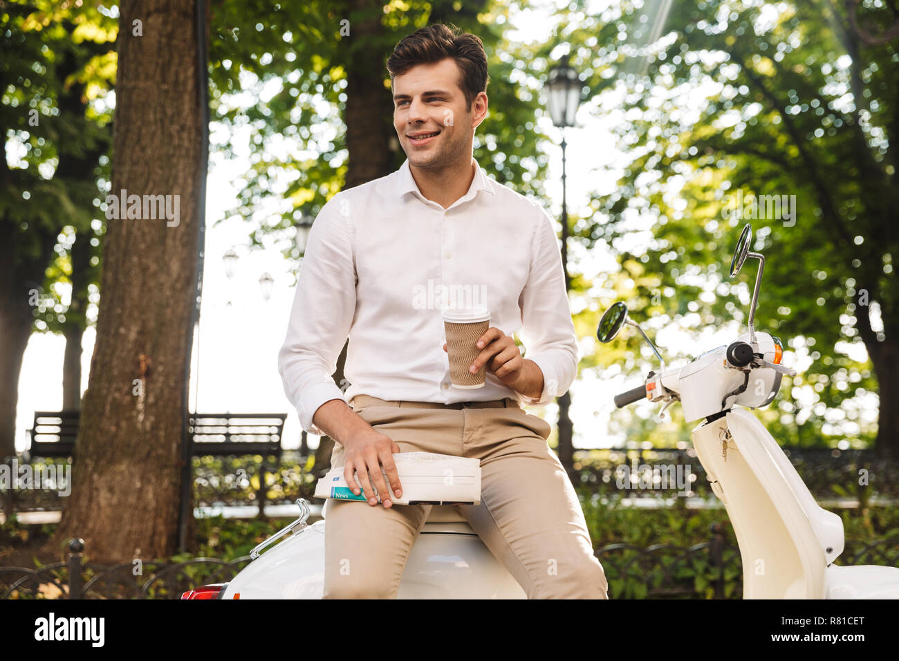 Commuter reading news hi-res stock photography and images - Alamy