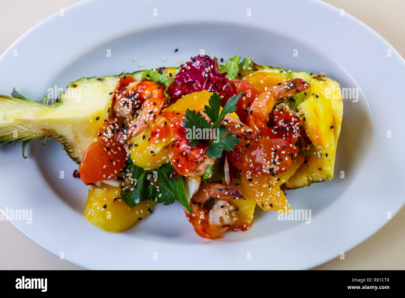 Pineapple with seafood and vegetables Stock Photo - Alamy