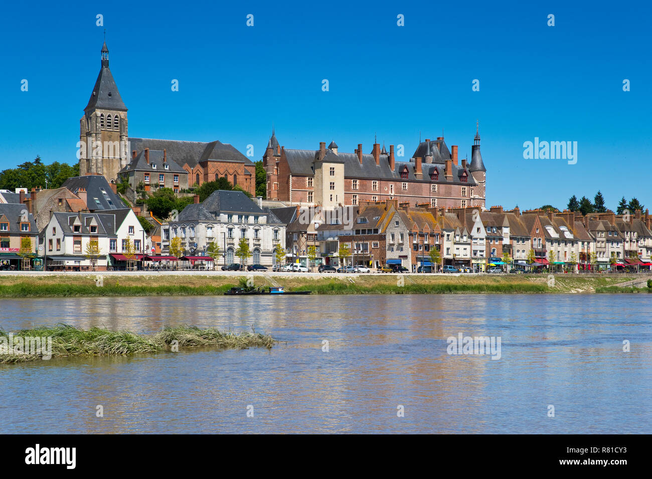 Gien chateau hi-res stock photography and images - Alamy