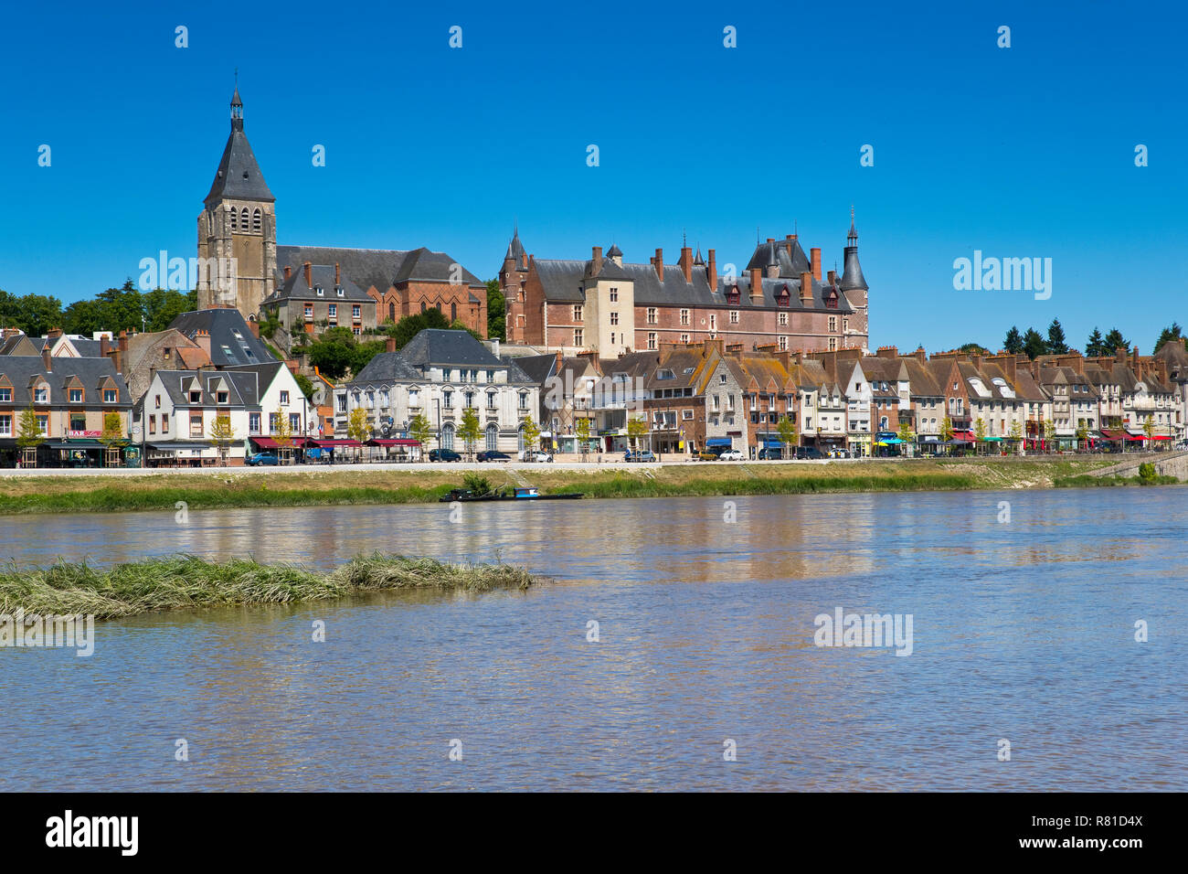 Gien town hi-res stock photography and images - Alamy