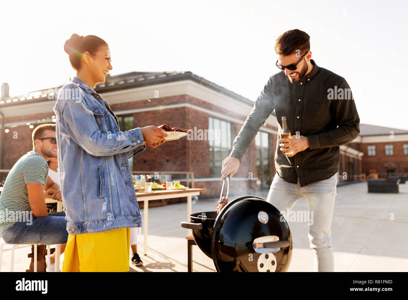 Family friends bbq hi-res stock photography and images - Alamy