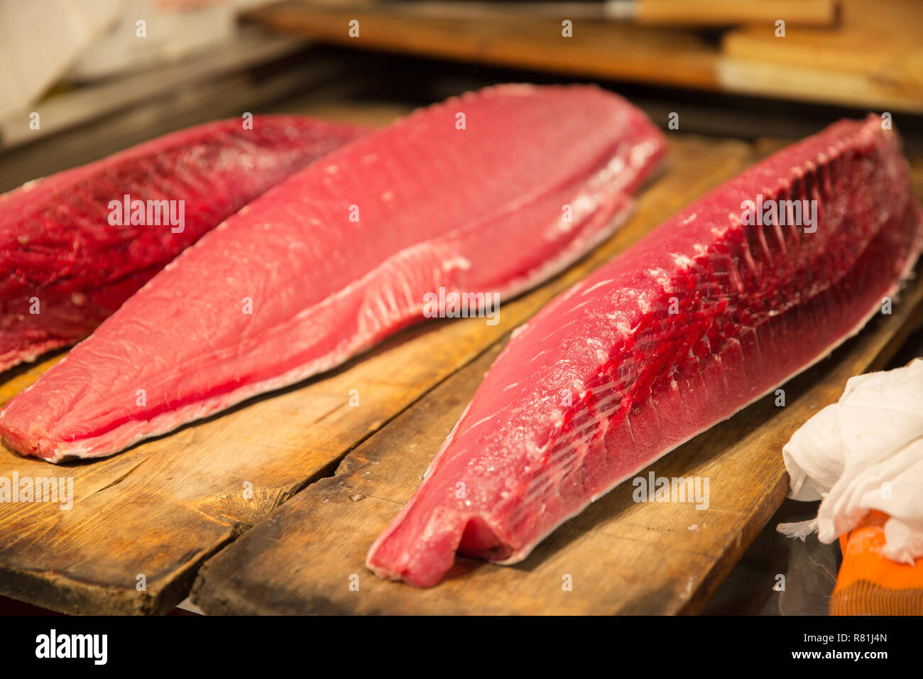 fresh tuna fish at japanese street market Stock Photo - Alamy