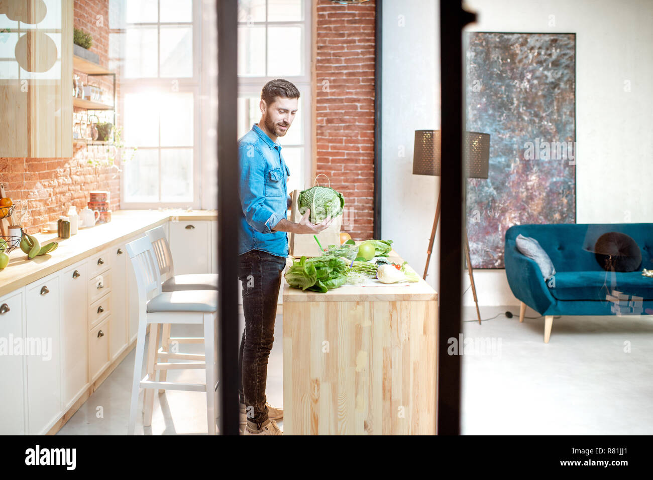 Cooking hi-res stock photography and images - Alamy