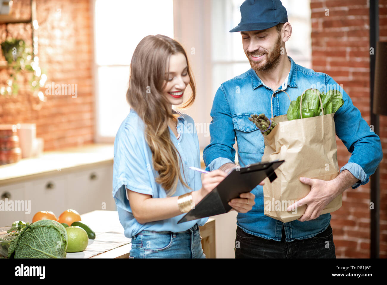 Food service worker hi-res stock photography and images - Alamy