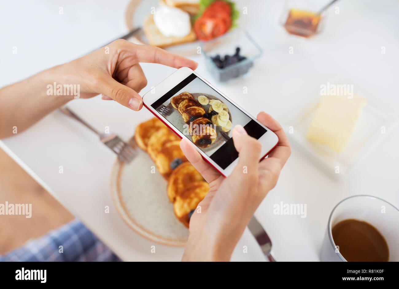 hands with smartphones photographing food Stock Photo - Alamy