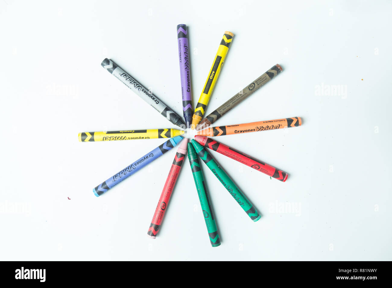 Crayons form a circle colored rays Stock Photo - Alamy