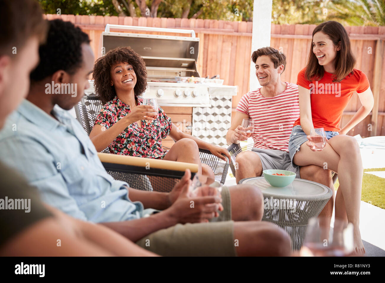 Black men talking outside hi-res stock photography and images - Alamy