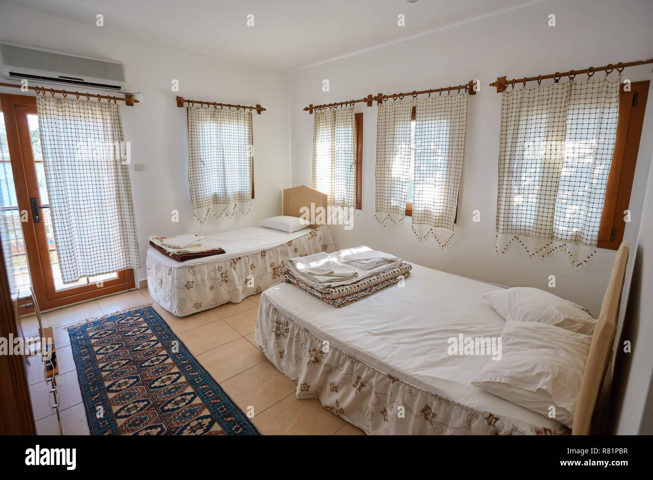 Messed up bed hi-res stock photography and images - Alamy