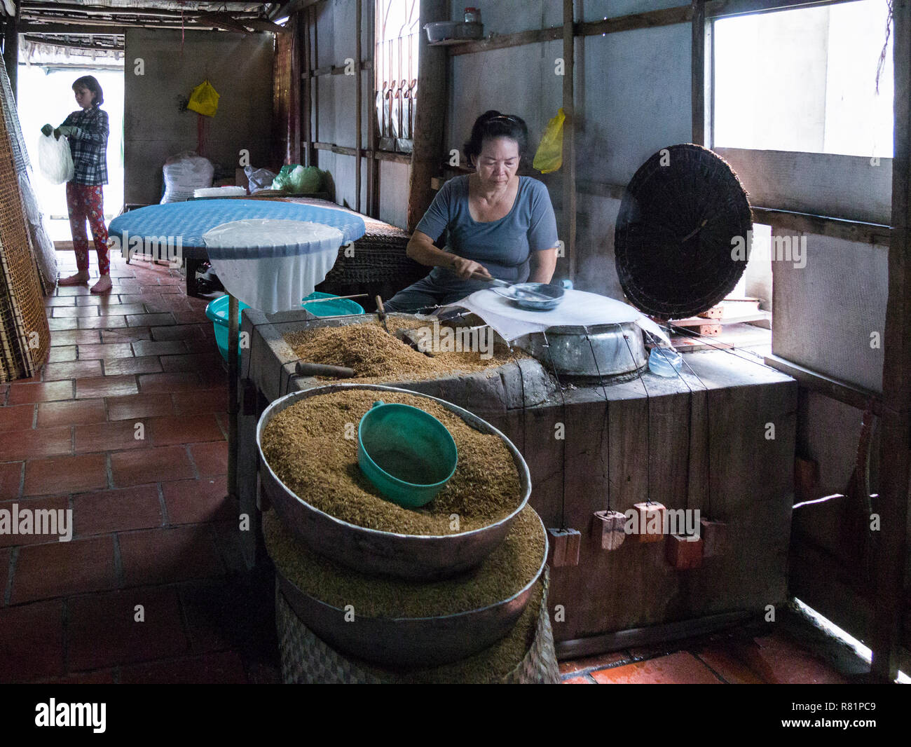 Vietnamese woman making rice wraps hi-res stock photography and images ...