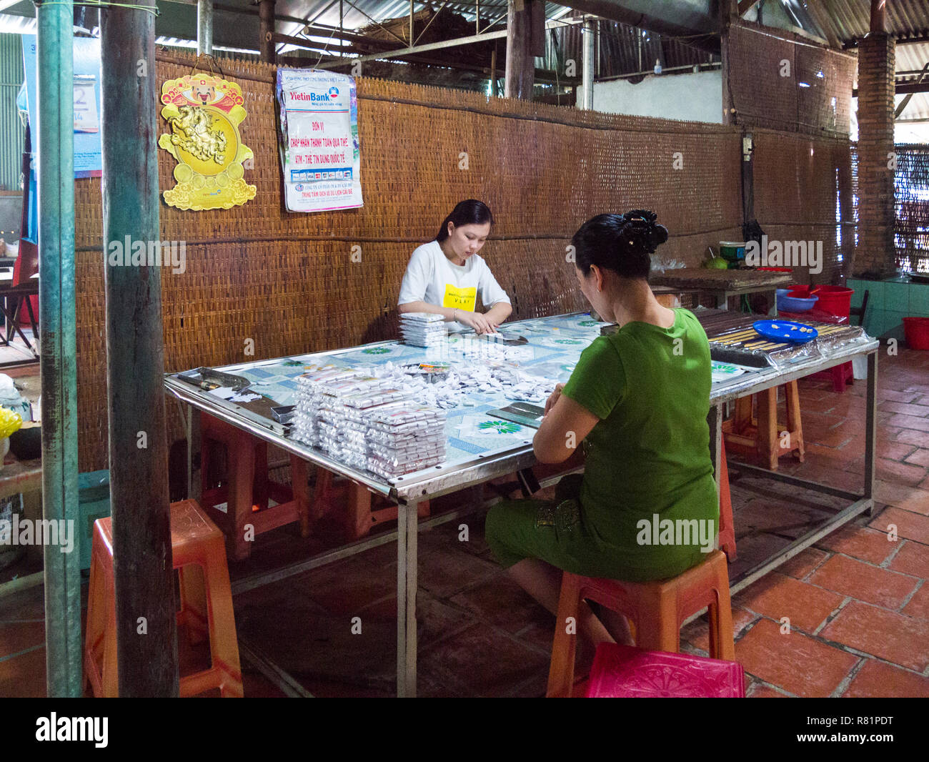 Vietnamese girls hi-res stock photography and images - Alamy