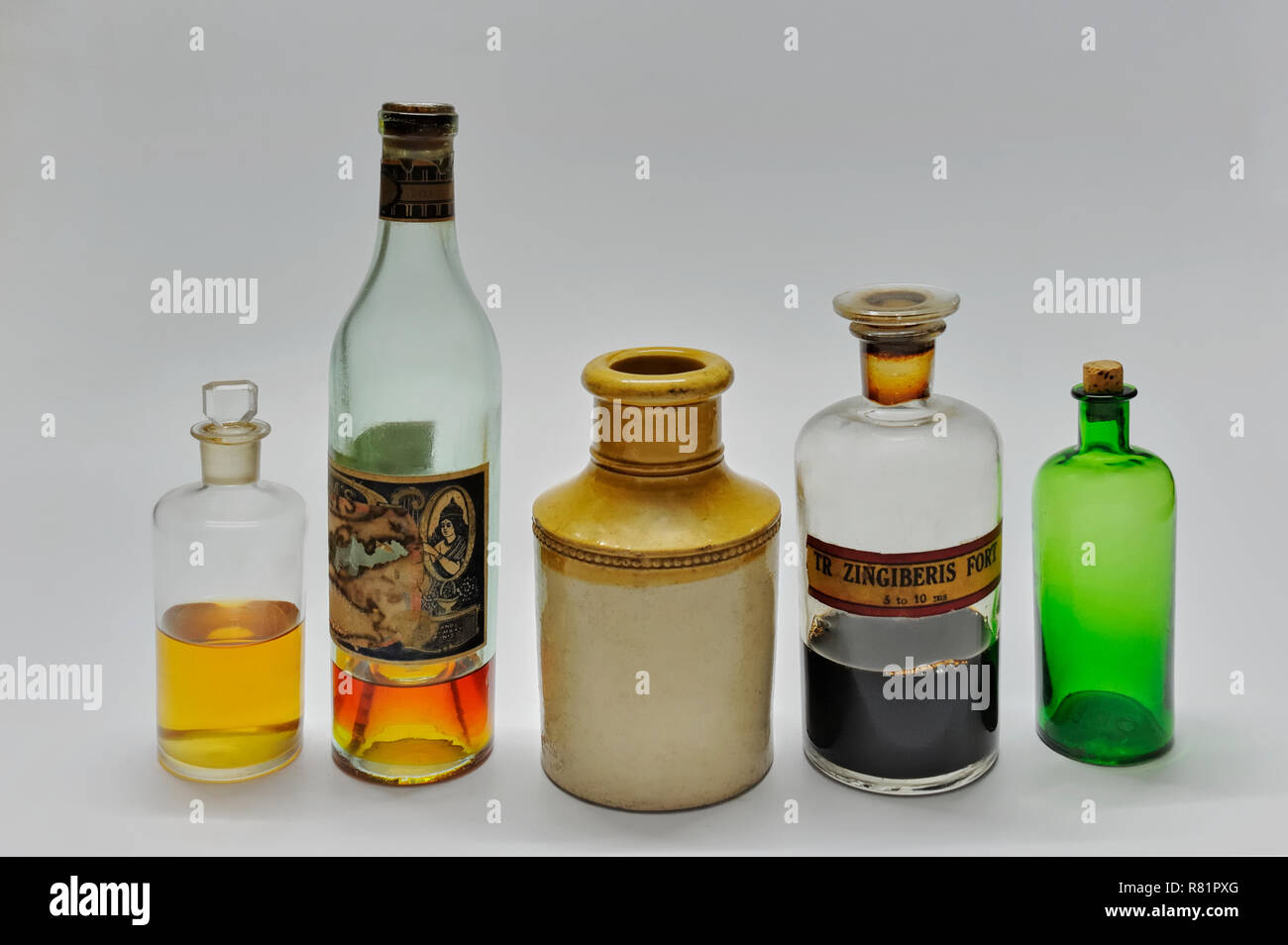 Pontil type hi-res stock photography and images - Alamy