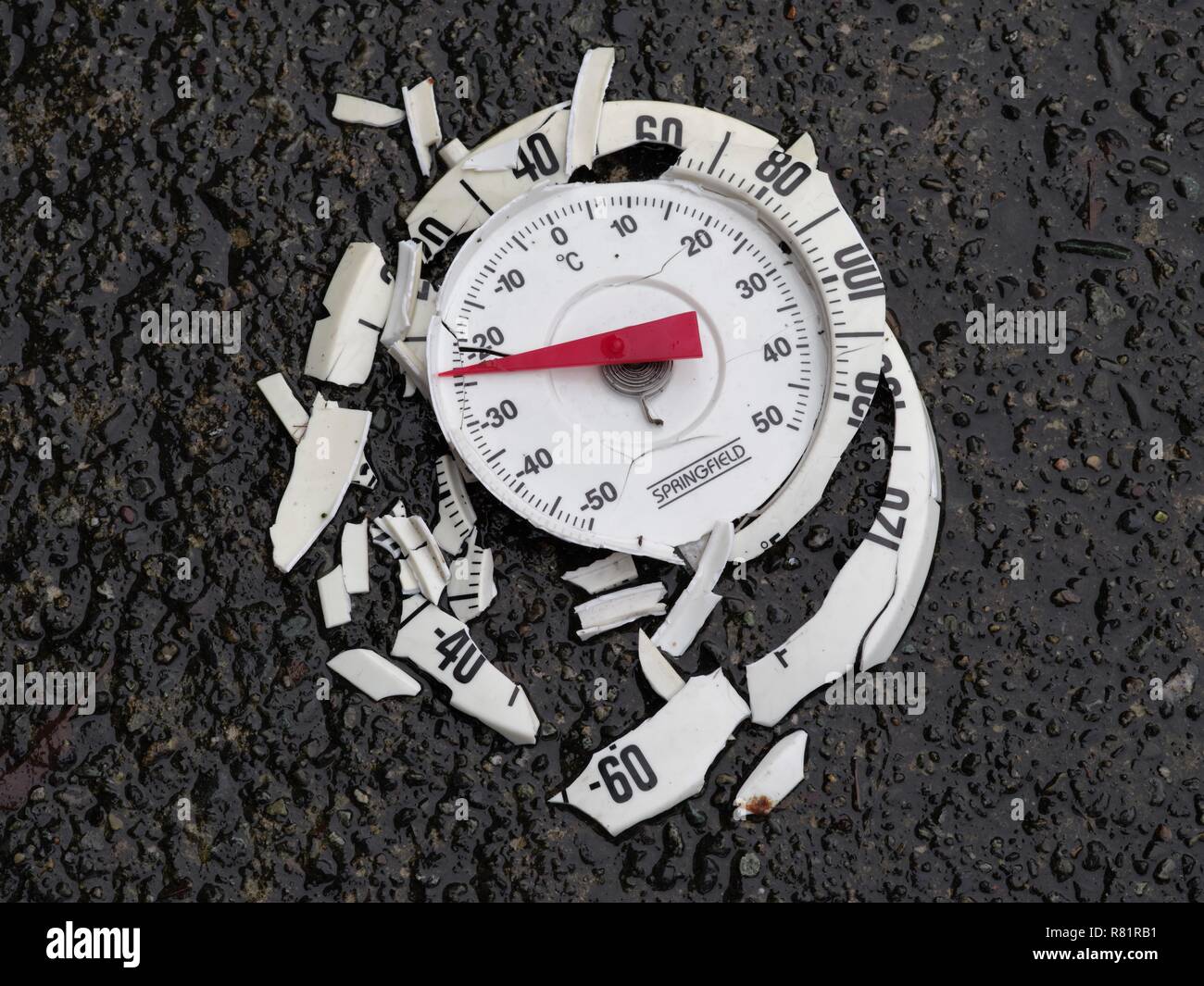 Broken Thermometer - Record Breaking Temperature Stock Photo - Alamy